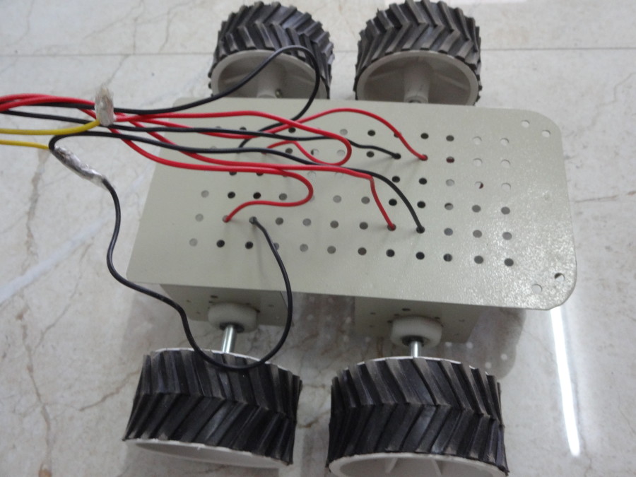 Wired 4 Wheel Drive Robot - JMoon MakerSpace